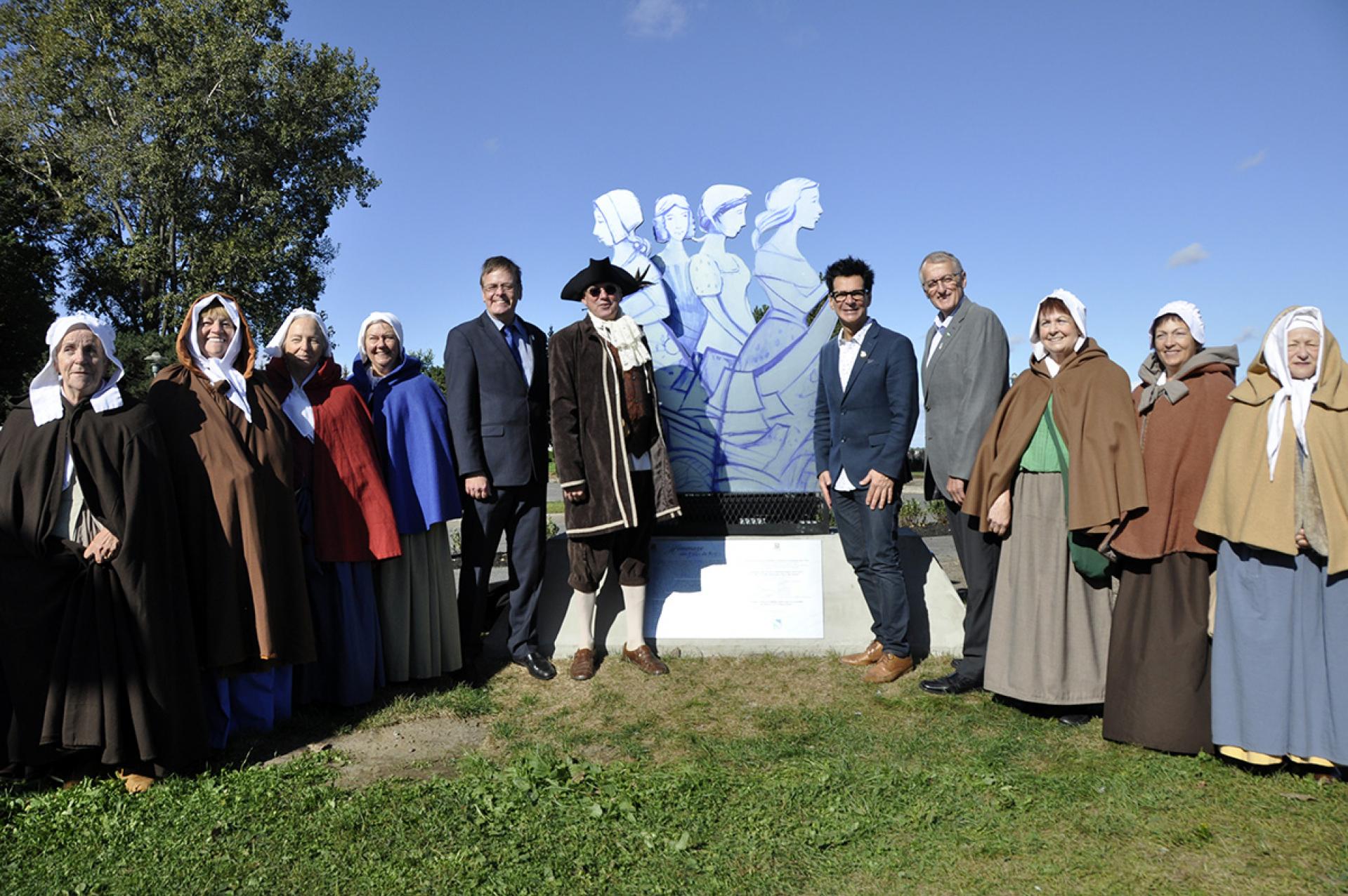Inauguration du monument commémoratif dédié aux Filles du Roy de la ...